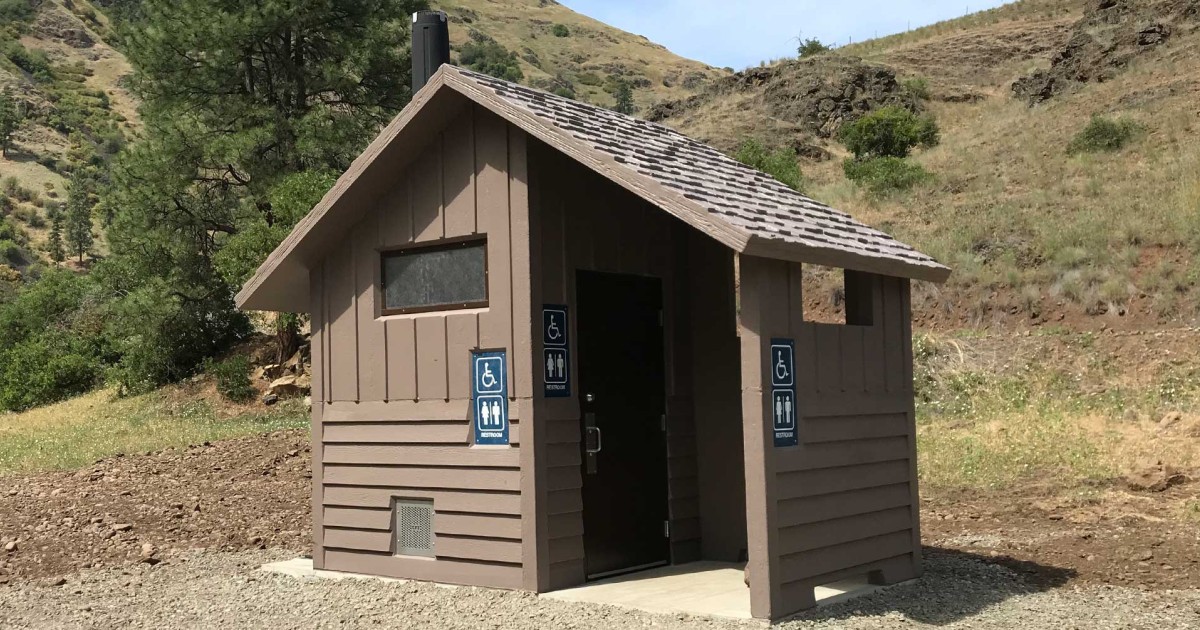 Single Vault Restroom | Cascadian | CXT | L.B. Foster