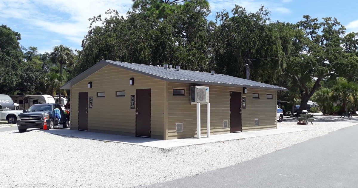 Aseos multiusos con 4 duchas | Navajo | CXT